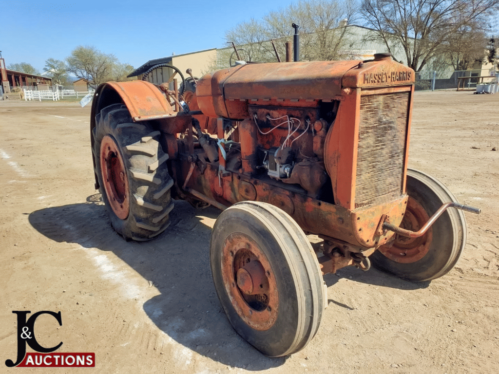 The Massey-Harris Pacemaker with the cowbell... - Tractor Zoom