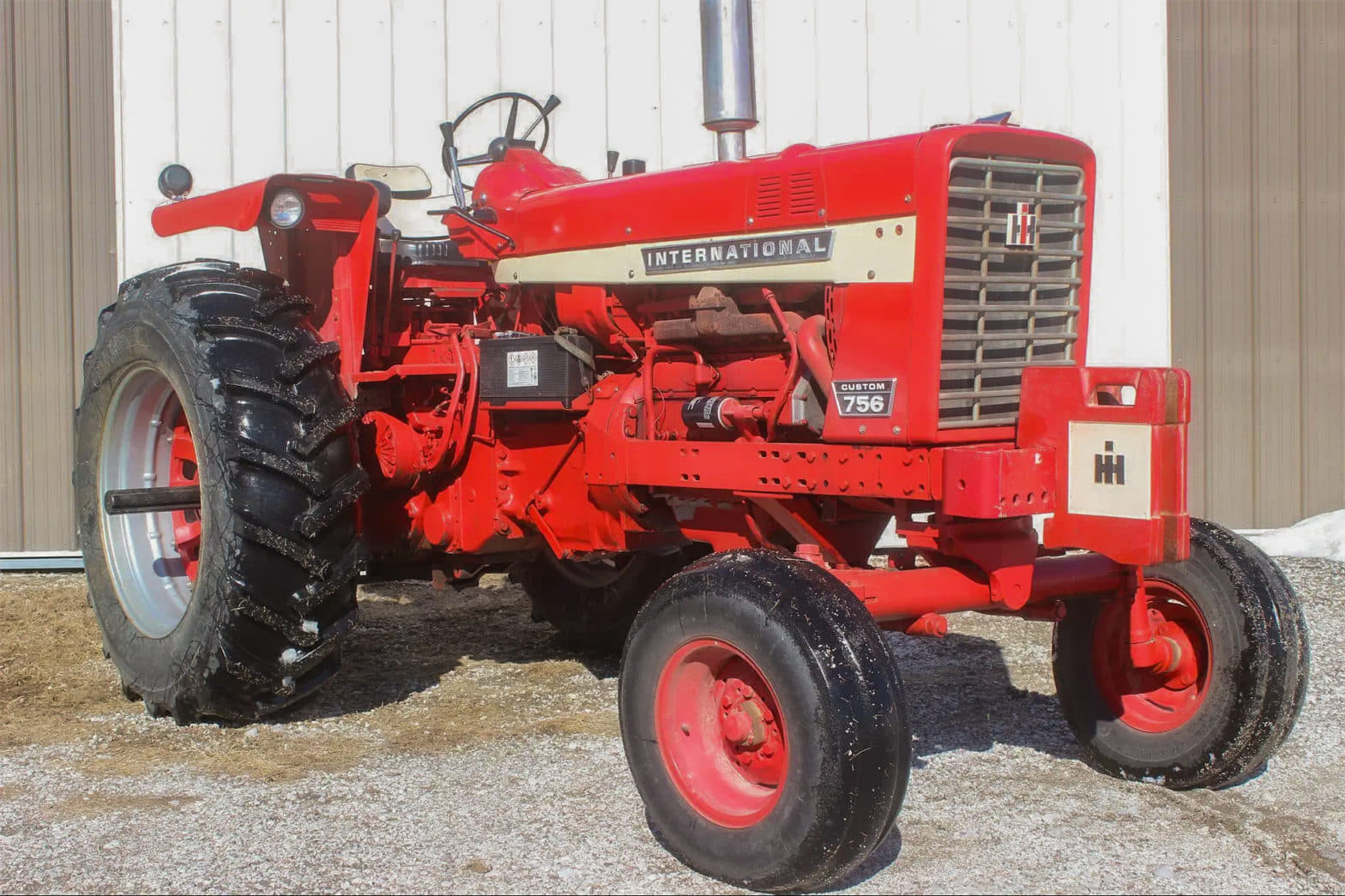 The Farmall 756 Custom with a rat in the toolbox... - Tractor Zoom