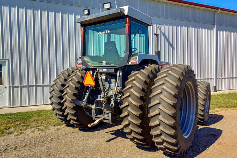 White 195: The Dark Horse - Tractor Zoom