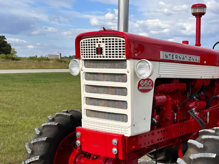 IH 660: Big Red - Tractor Zoom